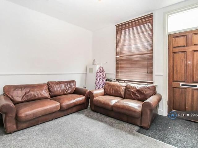 4 bedroom terraced house to rent