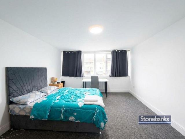4 bedroom terraced house to rent