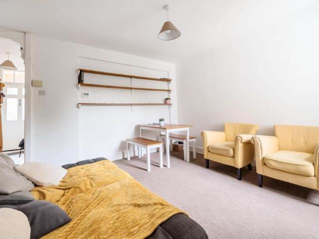 4 bedroom terraced house to rent