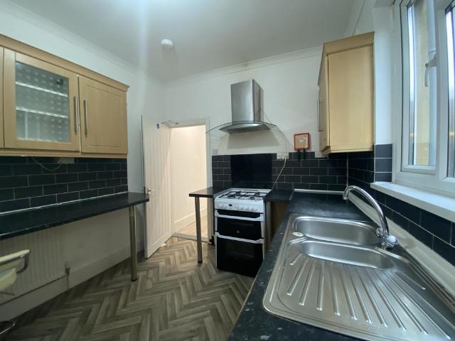 4 bedroom terraced house to rent