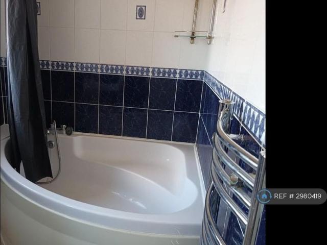 4 bedroom terraced house to rent