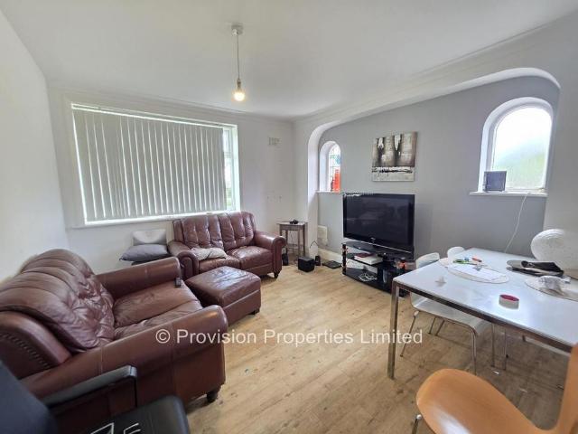 4 bedroom terraced house to rent