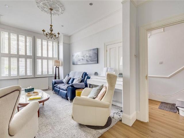 4 bedroom terraced house to rent