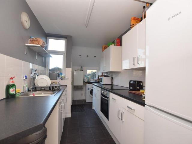 4 bedroom terraced house to rent