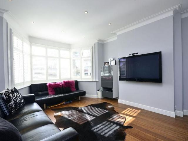 4 bedroom terraced house to rent