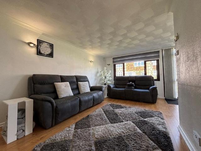 4 bedroom terraced house to rent