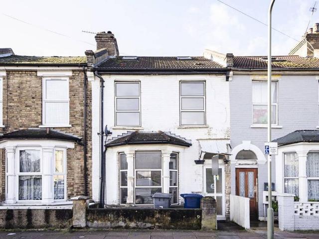 4 bedroom terraced house to rent