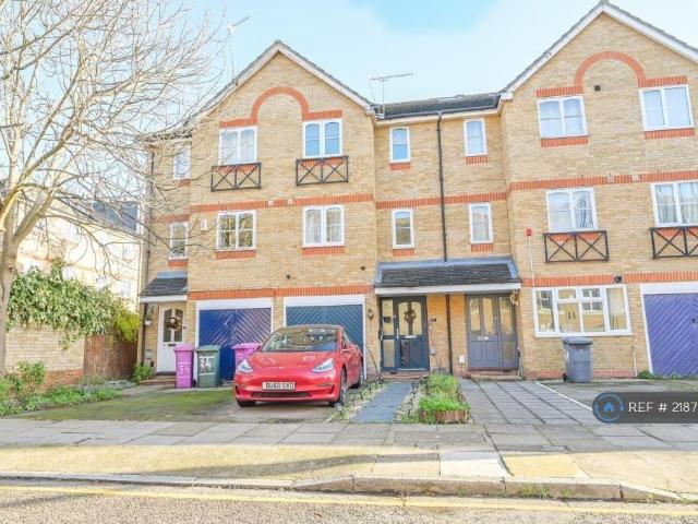 4 bedroom terraced house to rent