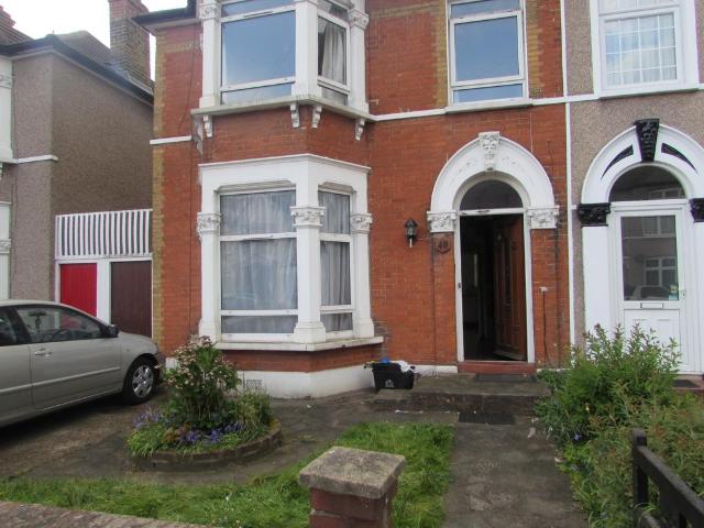4 bedroom terraced house to rent