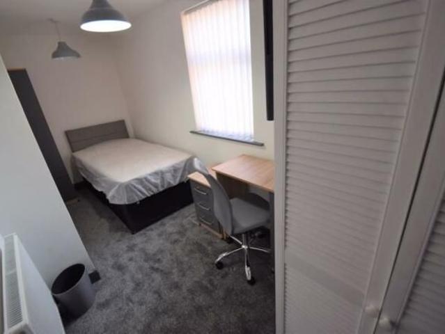 4 bedroom terraced house to rent
