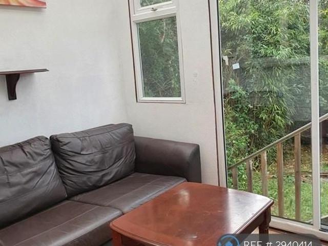 4 bedroom terraced house to rent