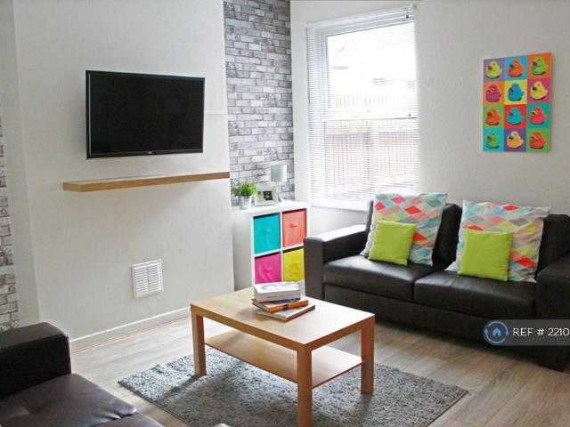4 bedroom terraced house to rent