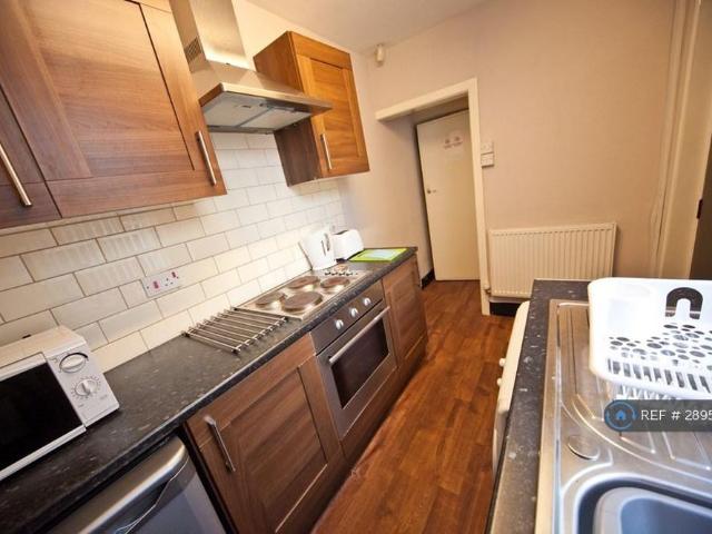 4 bedroom terraced house to rent