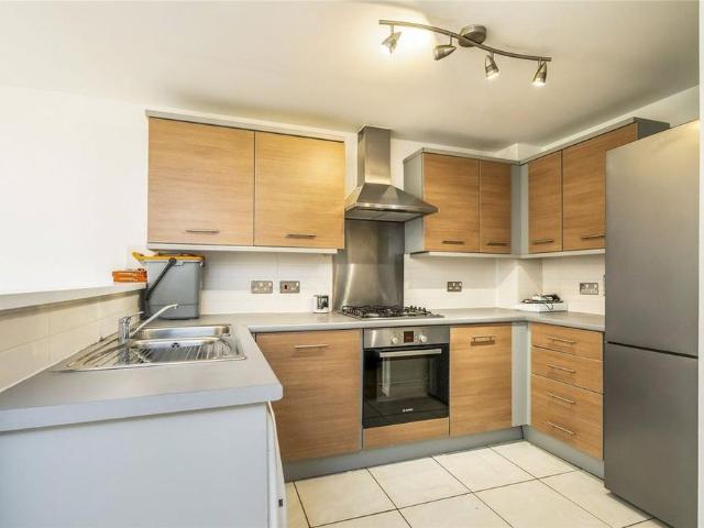 4 bedroom terraced house to rent