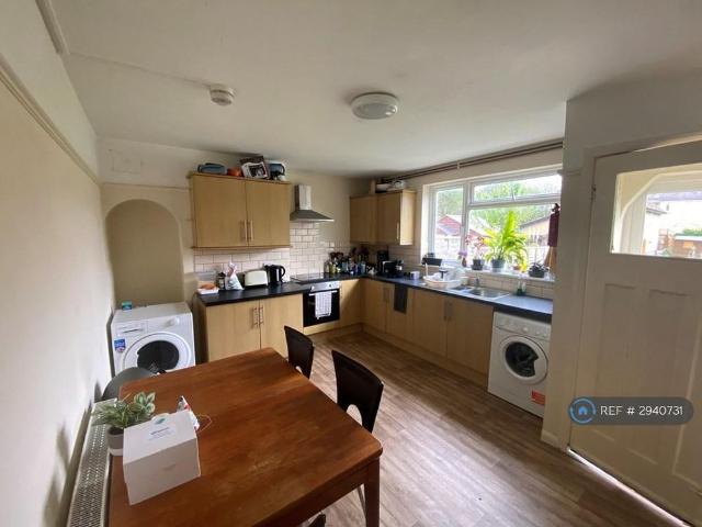 4 bedroom terraced house to rent