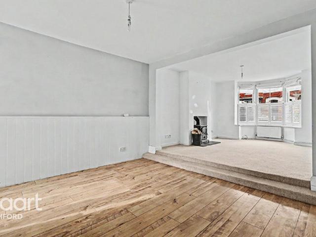 4 bedroom terraced house to rent