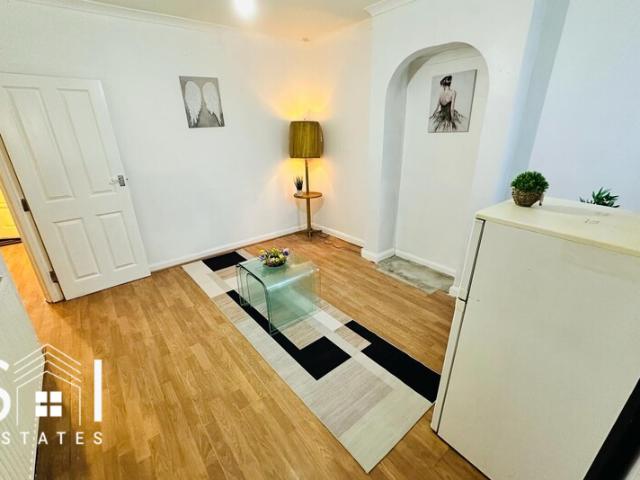 4 bedroom terraced house to rent