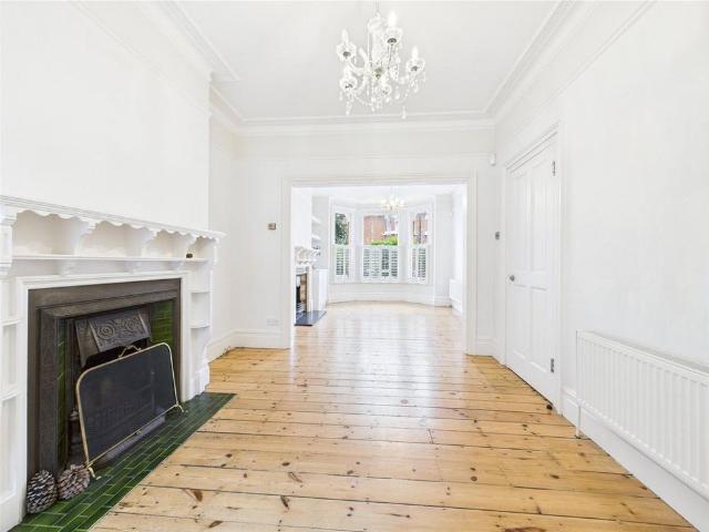4 bedroom terraced house to rent