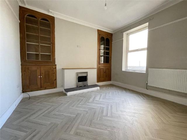 4 bedroom terraced house to rent