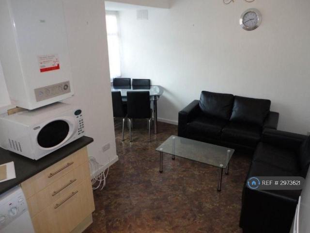 4 bedroom terraced house to rent