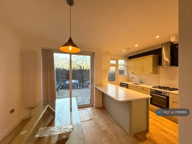 4 bedroom terraced house to rent