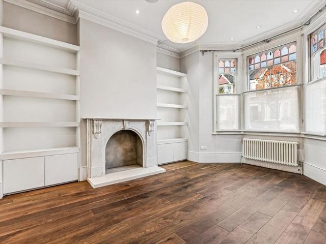 4 bedroom terraced house to rent
