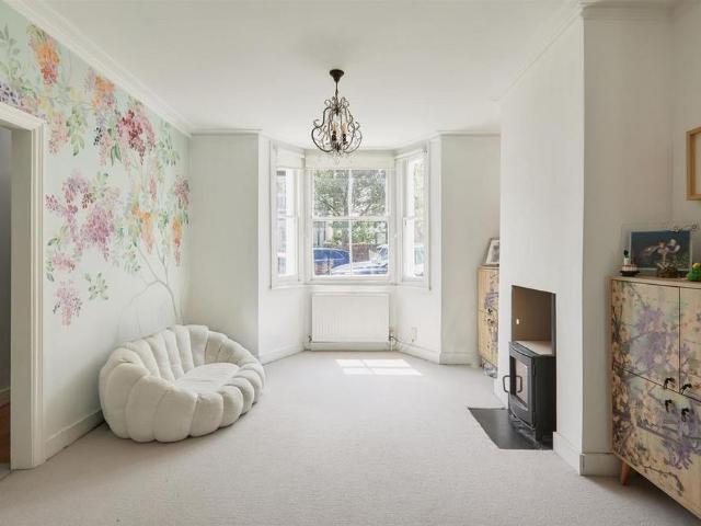 4 bedroom terraced house to rent