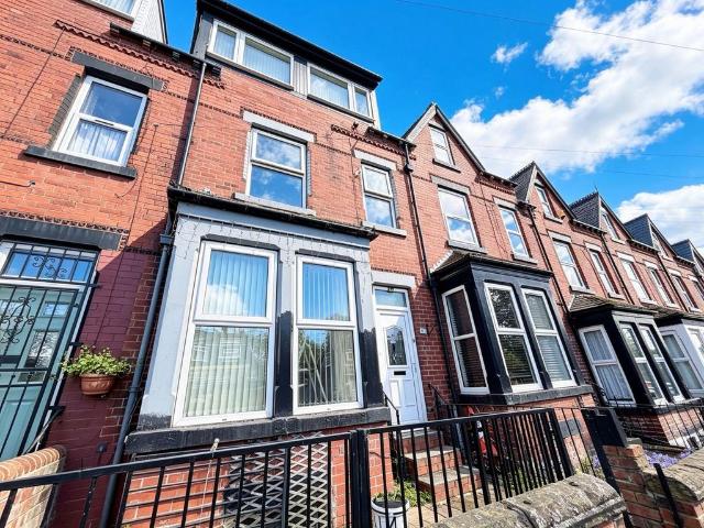 4 bedroom terraced house to rent