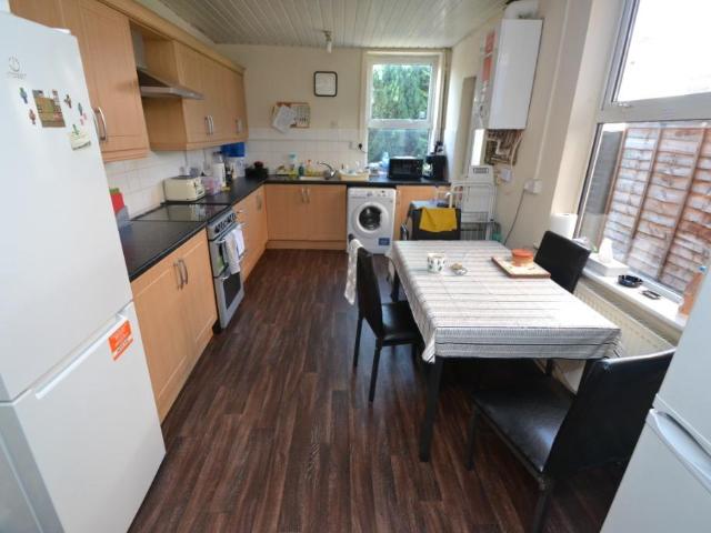 4 bedroom terraced house to rent