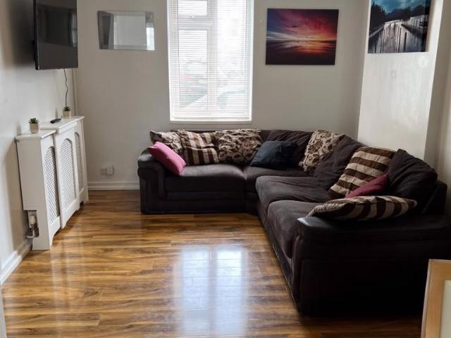 4 bedroom terraced house to rent