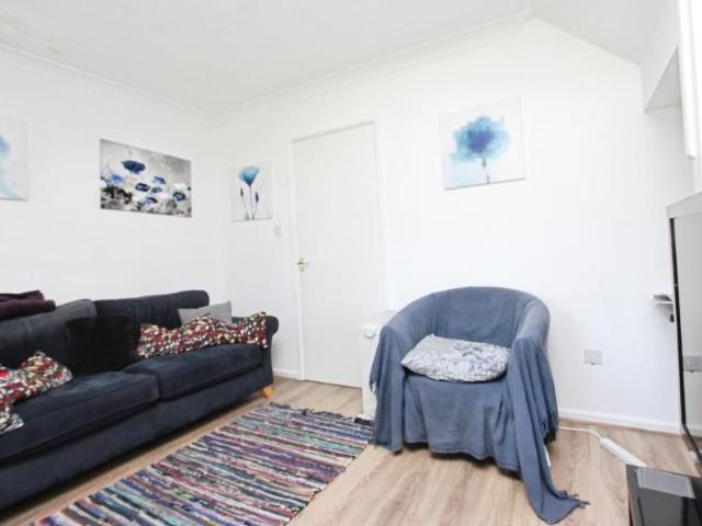4 bedroom terraced house to rent