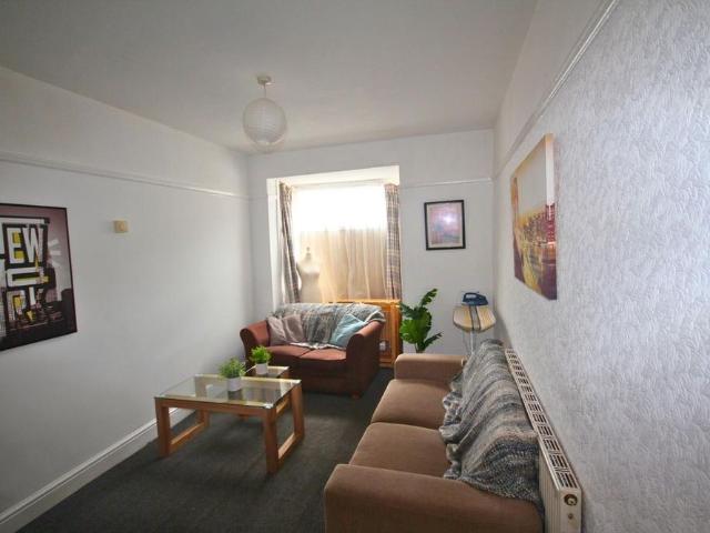 4 bedroom terraced house to rent