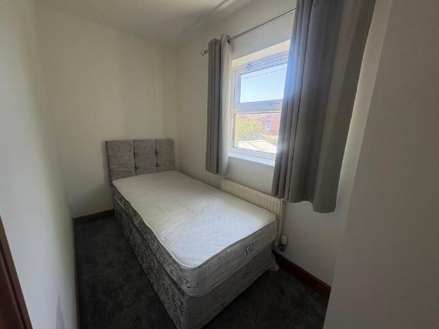 4 bedroom terraced house to rent