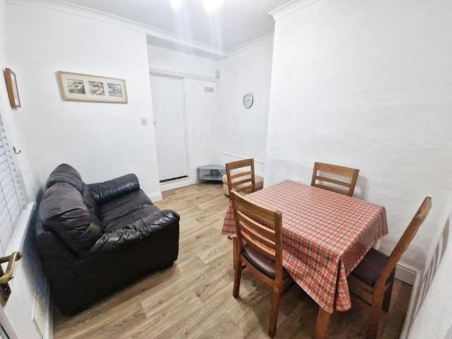 4 bedroom terraced house to rent
