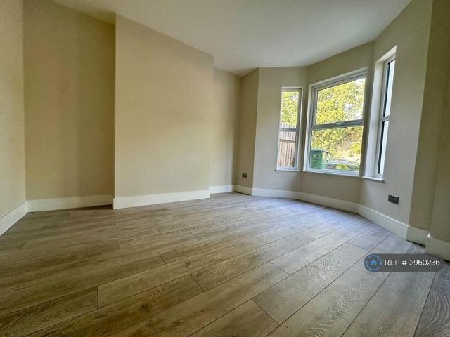 4 bedroom terraced house to rent