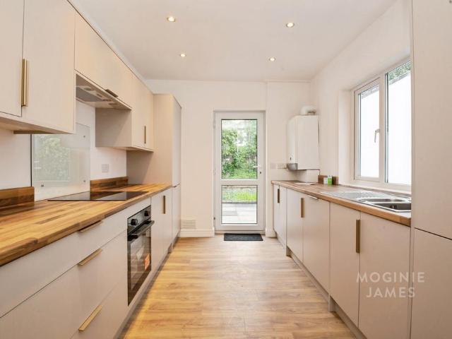 4 bedroom terraced house to rent