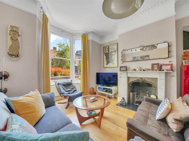 4 bedroom terraced house to rent