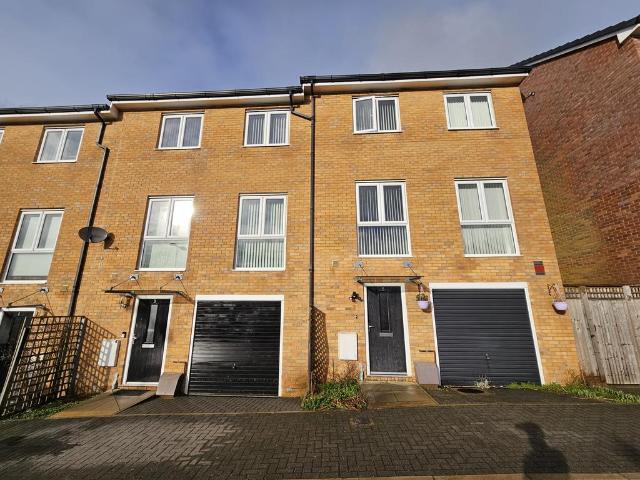4 bedroom terraced house to rent