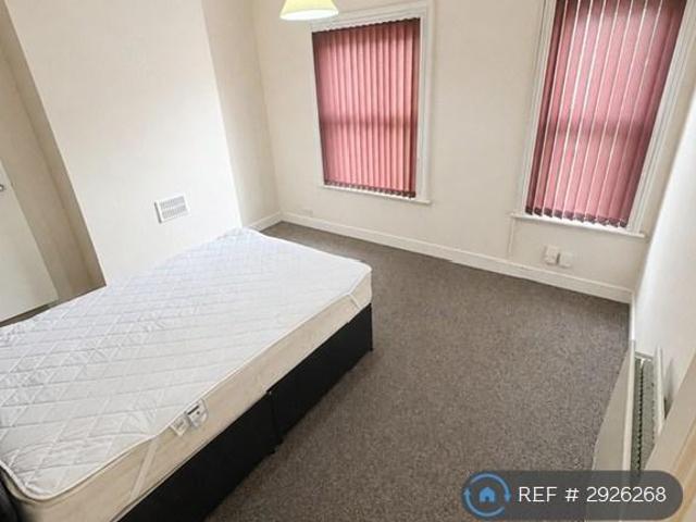 4 bedroom terraced house to rent