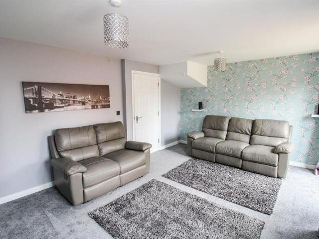 4 bedroom terraced house to rent