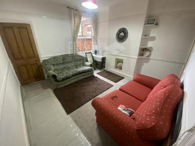 4 bedroom terraced house to rent
