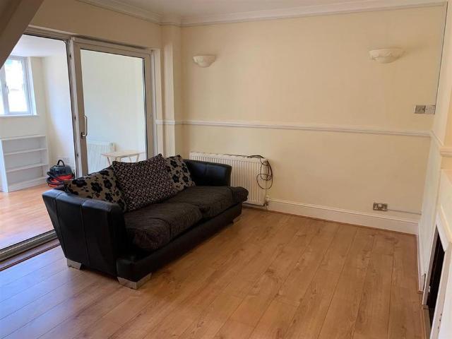 4 bedroom terraced house to rent