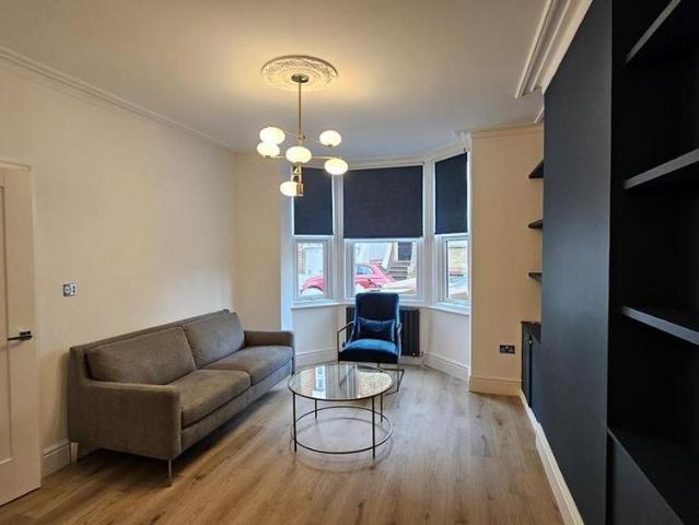 4 bedroom terraced house to rent