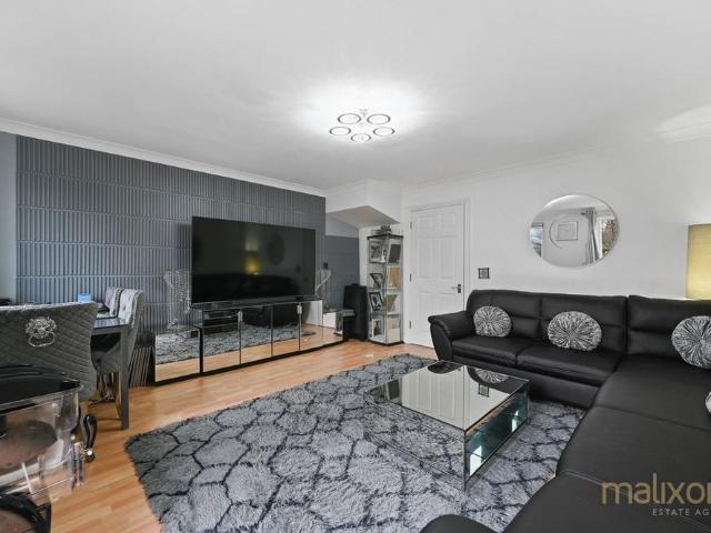 4 bedroom terraced house to rent