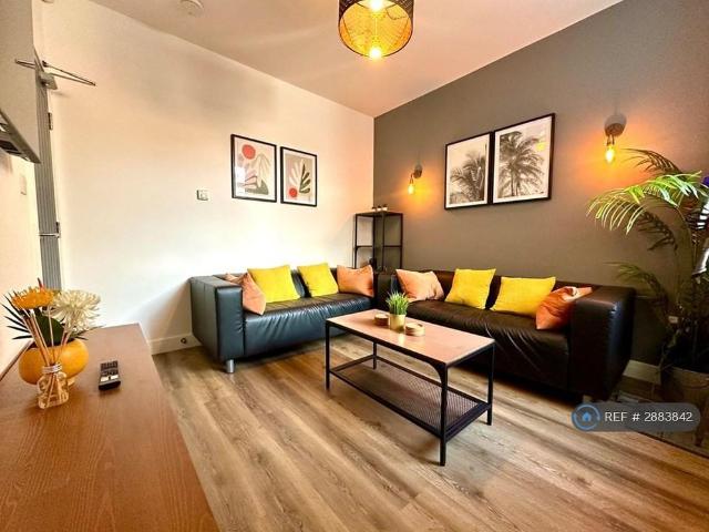 4 bedroom terraced house to rent
