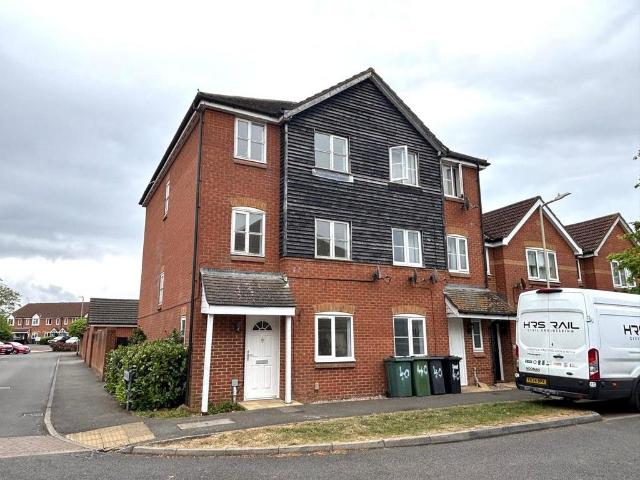 4 bedroom terraced house to rent