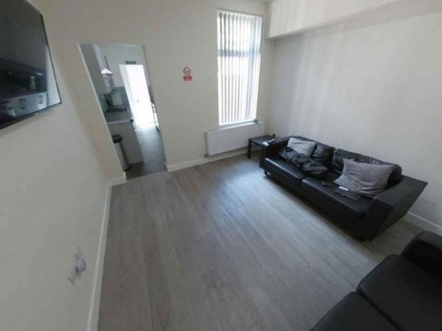4 bedroom terraced house to rent