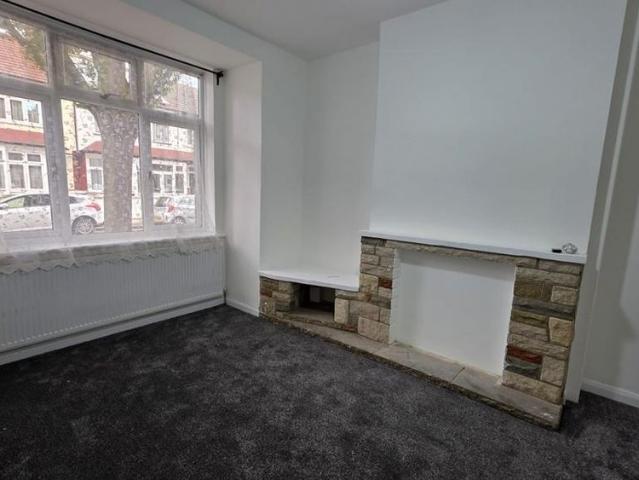 4 bedroom terraced house to rent
