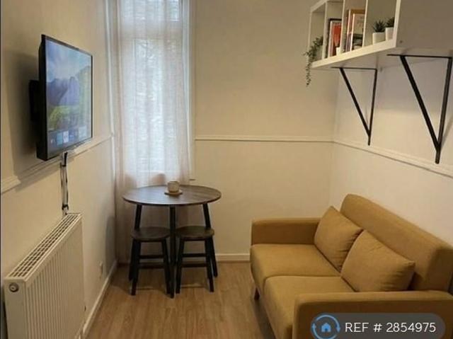 4 bedroom terraced house to rent