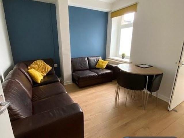 4 bedroom terraced house to rent